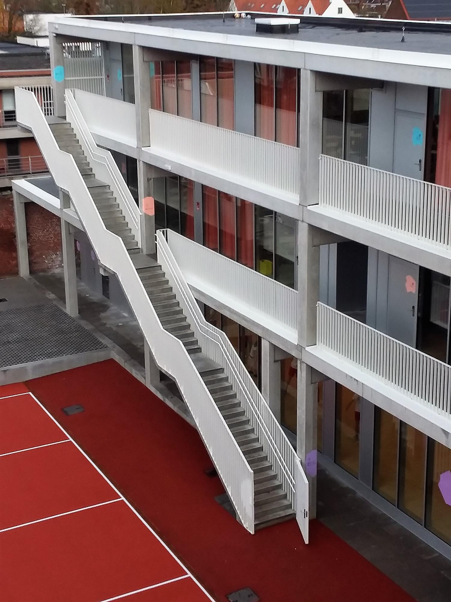 Nieuwbouw campus College Waregem | LD-service | Alle maatwerk in inox ...